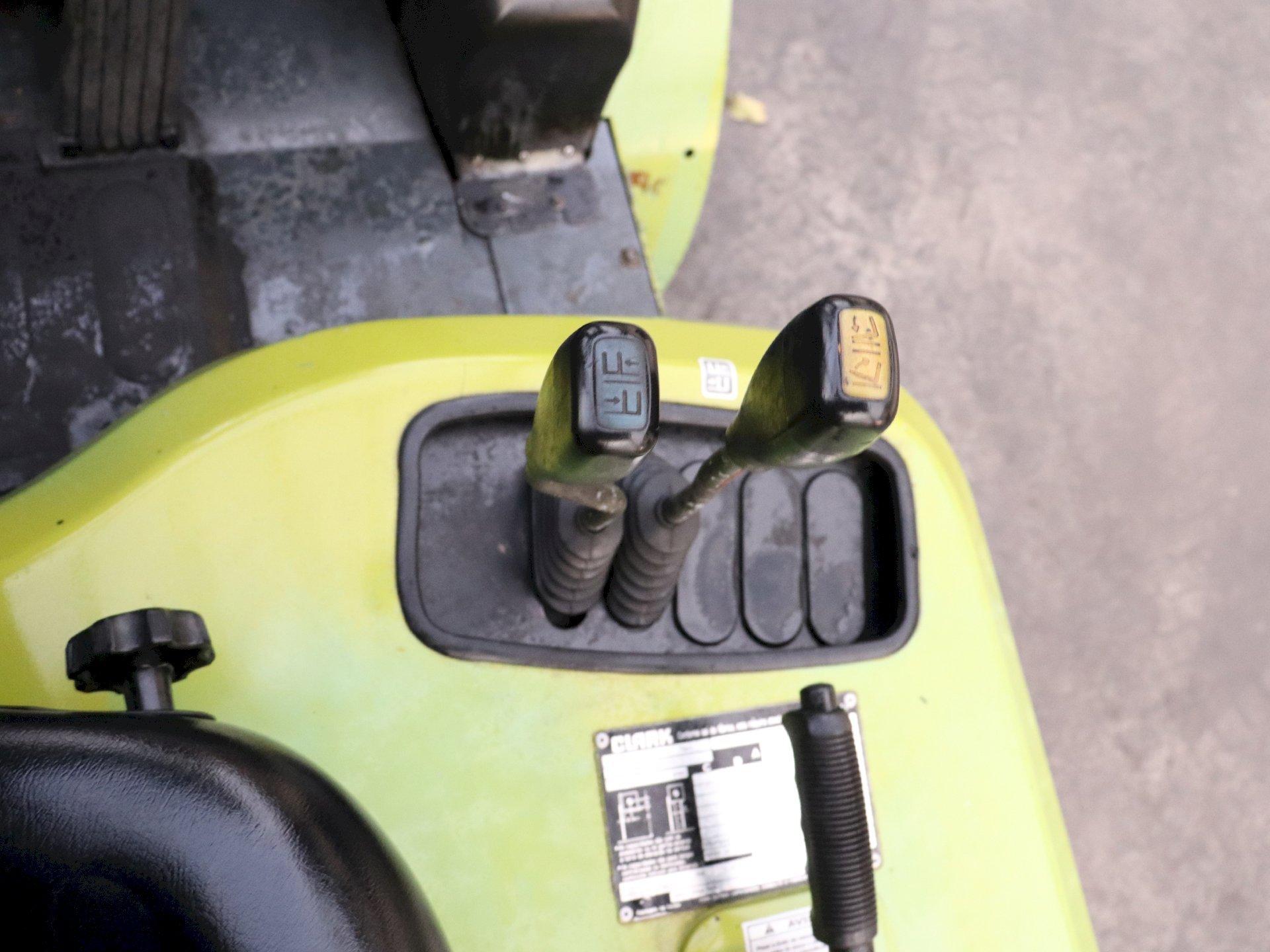 EMPILHADEIRA CLARK MODELO C45 | Rogério Menezes