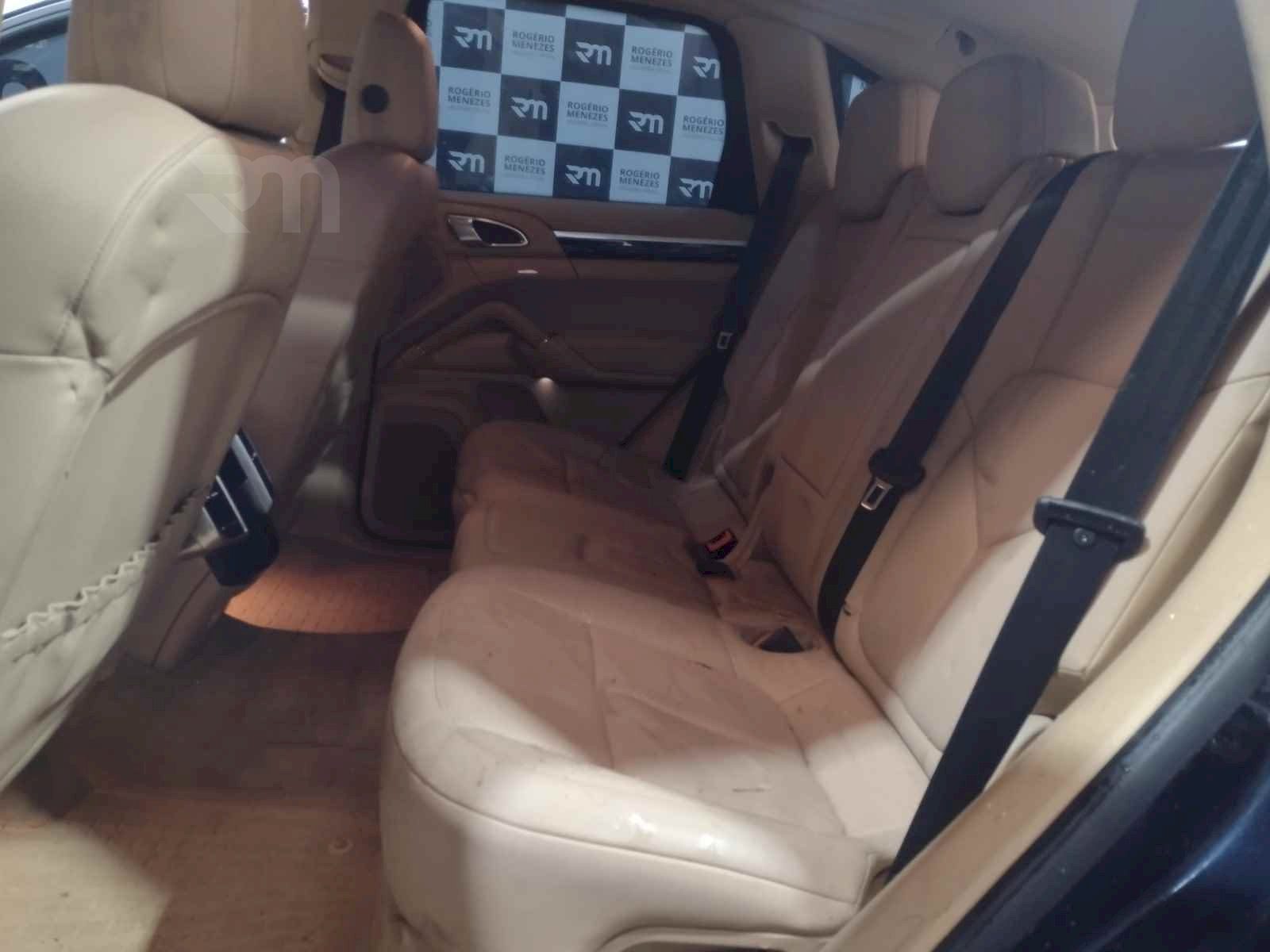 SUCATA DE PORSCHE CAYENNE 2013/2013 GASOLINA | Rogério Menezes